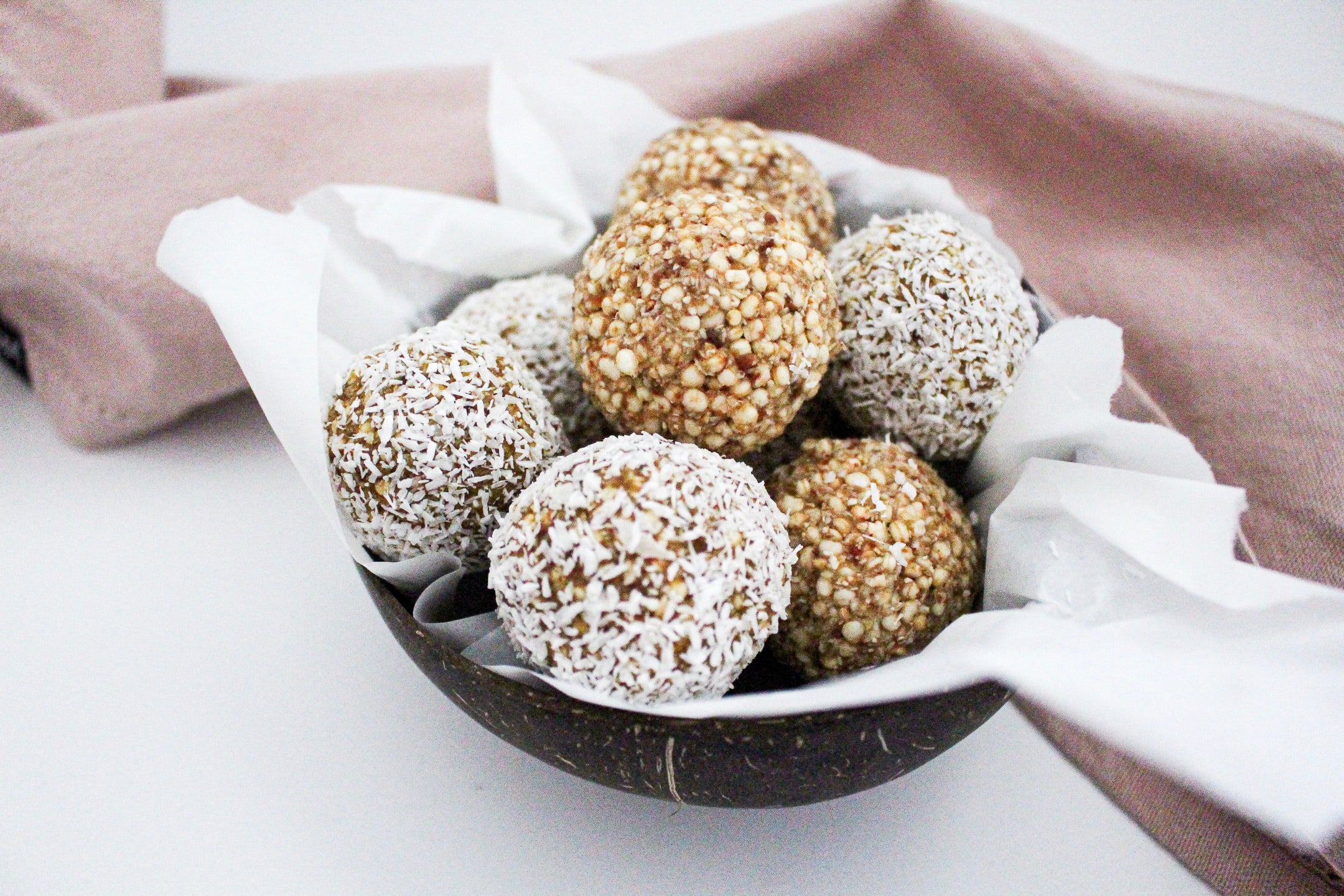 Weihnachtliche Lebkuchen Energy-Balls – Linis Bites